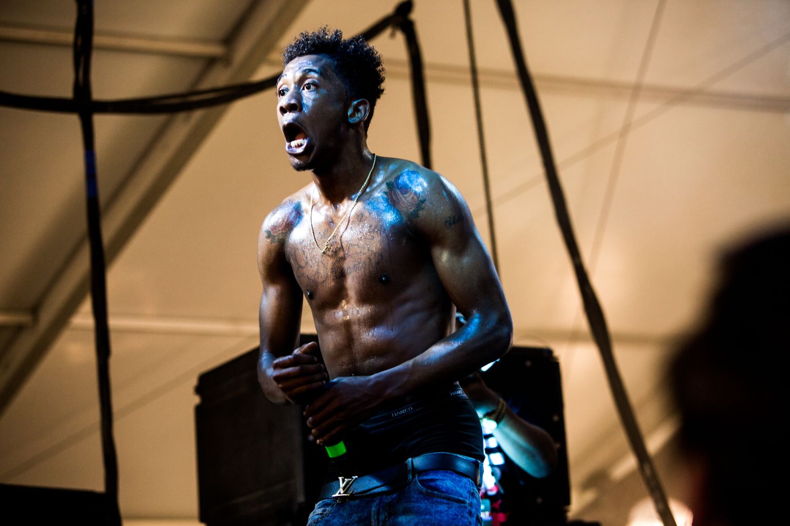 WTF: "Panda" Rapper Desiigner Throws Up On Stage [VIDEO]
